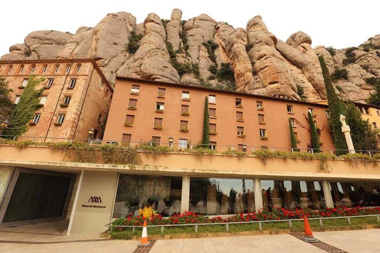 How to Visit Montserrat Monastery from Barcelona (+Tips & Best Things ...