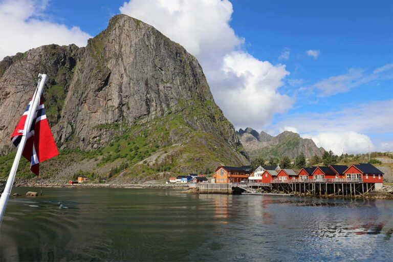 8 Best Rorbuer in Lofoten, Norway (& Why Stay in Traditional Fishermen ...